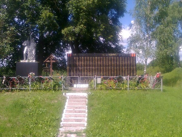 Anıt, heykel Братская могила, Kalujskaya oblastı, foto