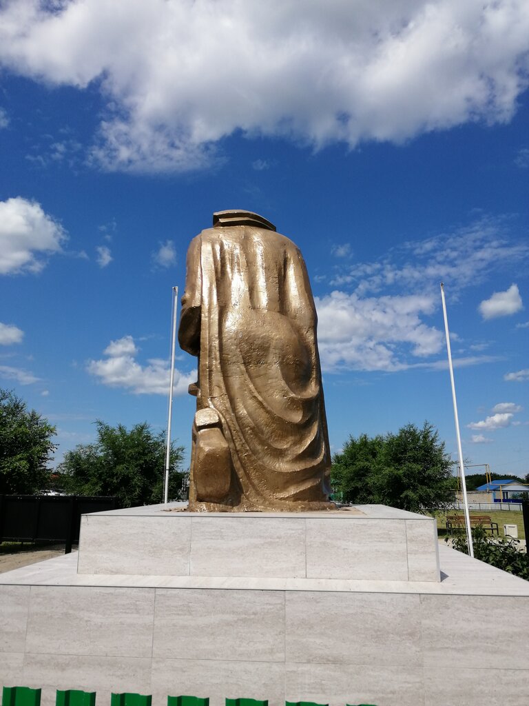 Anıt, heykel Коленопреклоненный, Samarskaya oblastı, foto