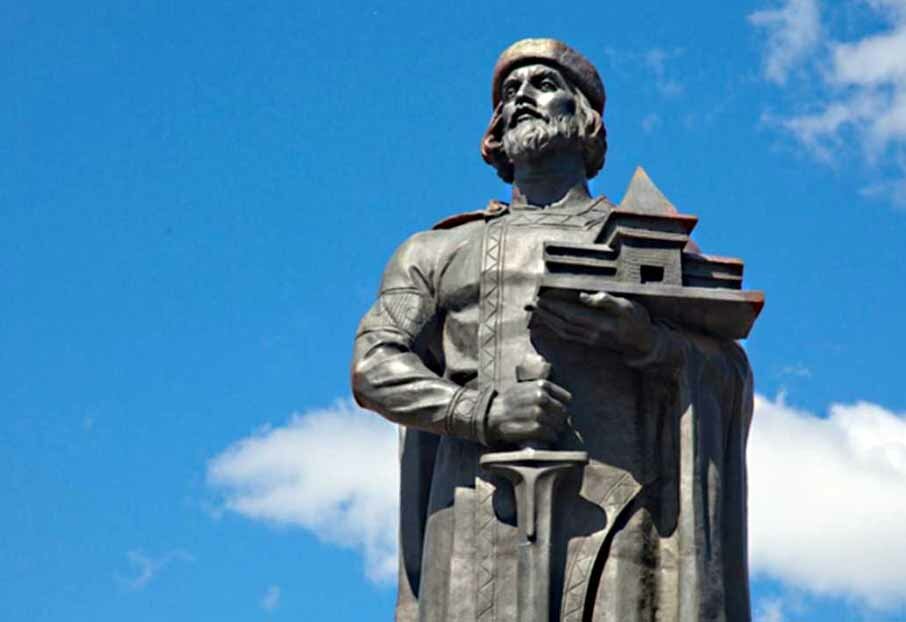 Anıt, heykel Yaroslav the Wise, Yaroslavl, foto