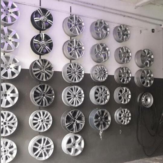 Jant ve lastikçiler Premium Wheels Arg, Buenos Aires, foto