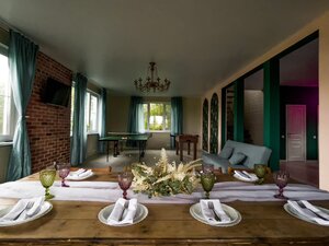 Амбар Хаус (No:31, territoriya Troitskaya Gora, posyolok Troitskaya Gora), otel  Saint‑Petersburg ve Leningradskaya oblastından