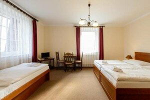 Valdštejn (Liberec, Letná), otel  Liberec'ten