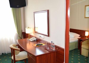Hotel Batory (Masovian Voivodeship, Powiat Wołomiński, Ząbki, ulica Stefana Batorego, 9), otel  Tluszcz'dan
