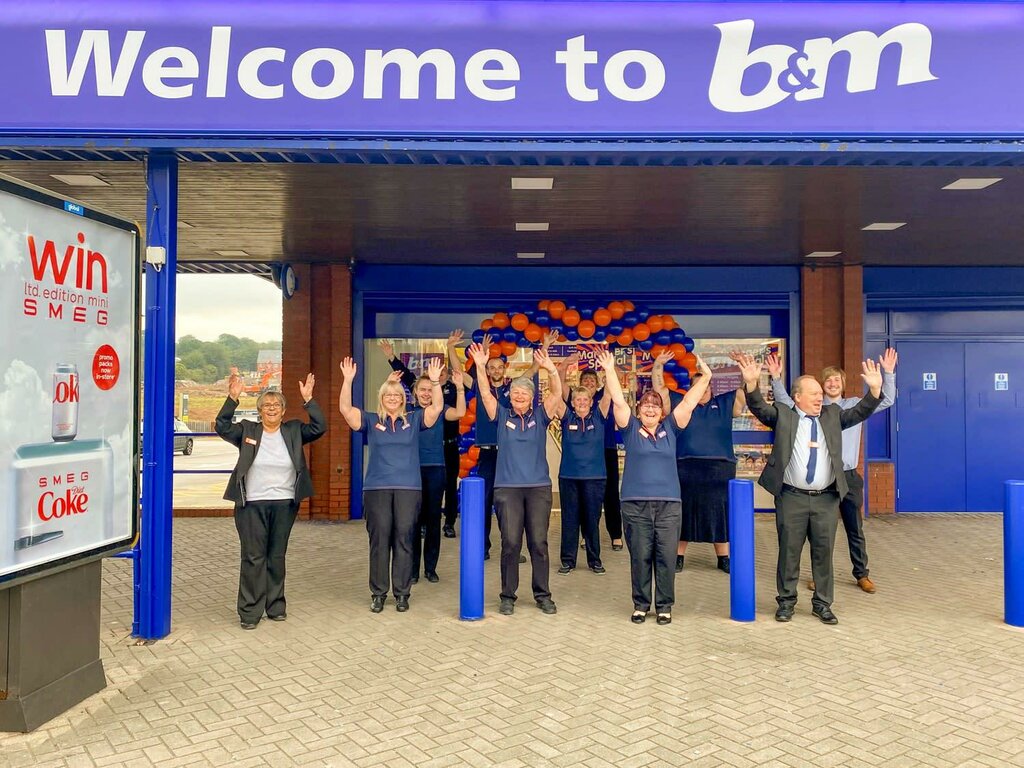 Tütün, sigara mağazaları B&m Store, İngiltere, foto