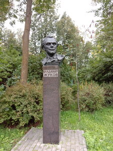 Литературный сквер (gorodskoy okrug Ivanovo, Oktyabrskiy District, Literaturny skver), meydan  İvanovo'dan