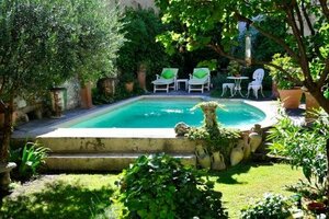 Les Saisons (Occitanie, Gard, Arrondissement de Nîmes, Villeneuve-lès-Avignon, Place de l'Oratoire, 7), otel