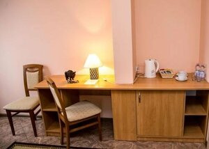 Zajazd Wrota Lasu (Lesser Poland Voivodeship, Wieliczka, ulica Marszałka Józefa Piłsudskiego, 14), otel  Hajnowka'dan