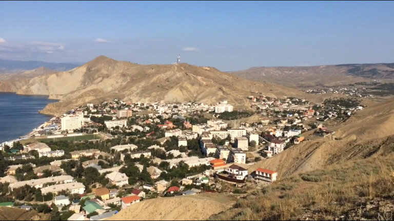 Dağ zirvesi Гора Лобан 130 метров, Kırım Cumhuriyeti, foto