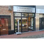 Schoenmakerij van Heeswijk (Marktstraat No:45, Uden), ayakkabı tamiri  Hollanda'dan