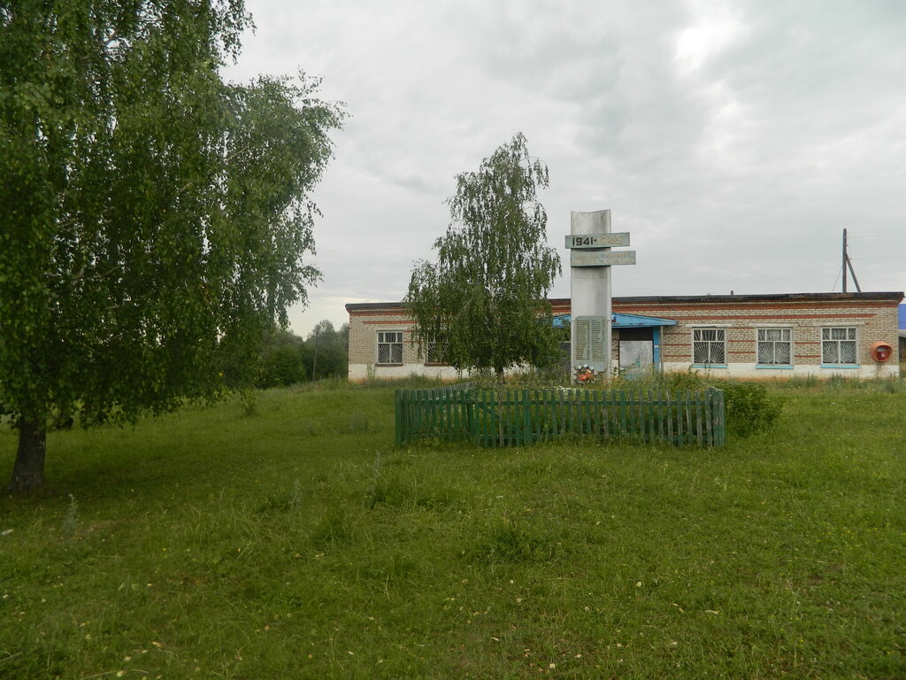 Anıt, heykel Обелиск павшим в годы ВОВ, Udmurtiya, foto