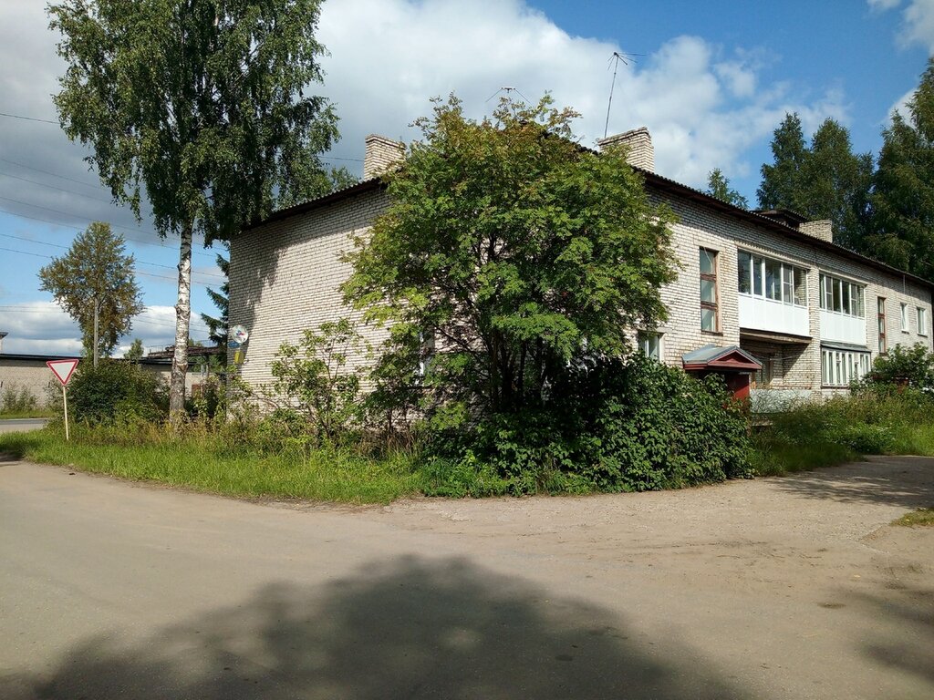 Anıt levhası, anıt taş Герою Советского Союза Кузьме Демидовичу Высоцкому, Vologodskaya oblastı, foto