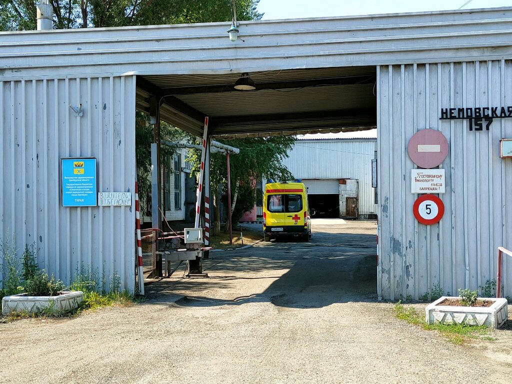Otopark ve tamirhaneler Garazh stantsii skoroy meditsinskoy pomoshchi, Orenburg, foto