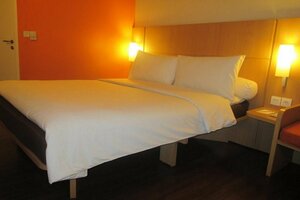 Ibis Surabaya City Center (East Java, Surabaya City, Сity of Surabaya, Jend. Basuki Rahmat), otel  Surabaya'dan