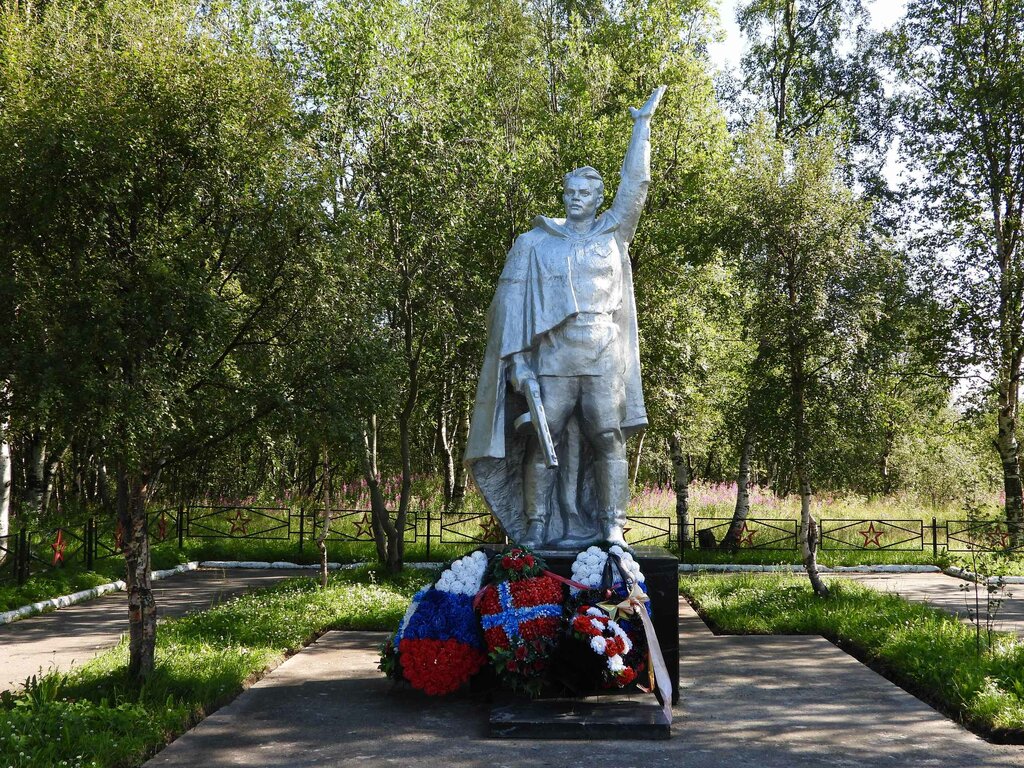 Anıt, heykel Братская могила, Murmanskaya oblastı, foto