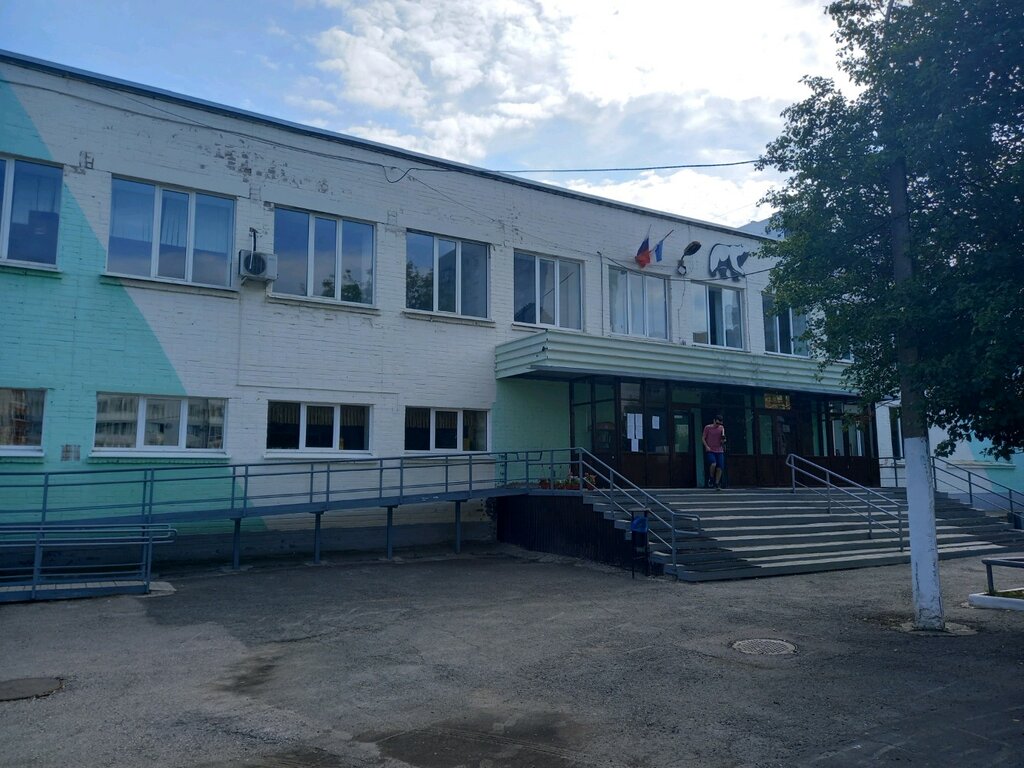 Fen lisesi, sosyal bilimler lisesi Maou Gymnasium № 33, Perm, foto