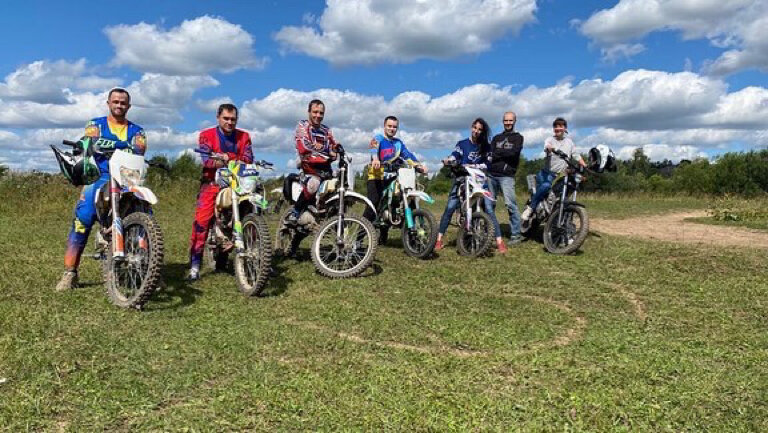 Motosiklet pisti Прокат мотоциклов, Vologodskaya oblastı, foto