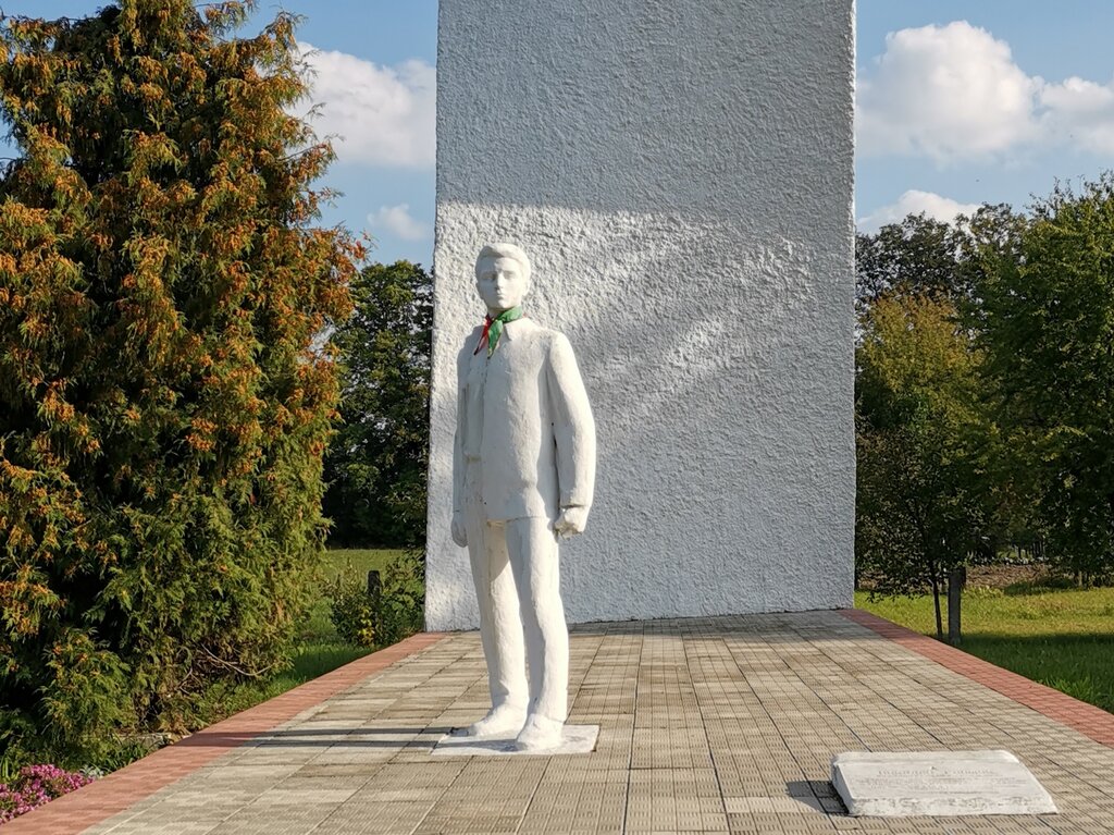 Anıt, heykel Н.В. Гойшик, Brestskaya oblastı, foto
