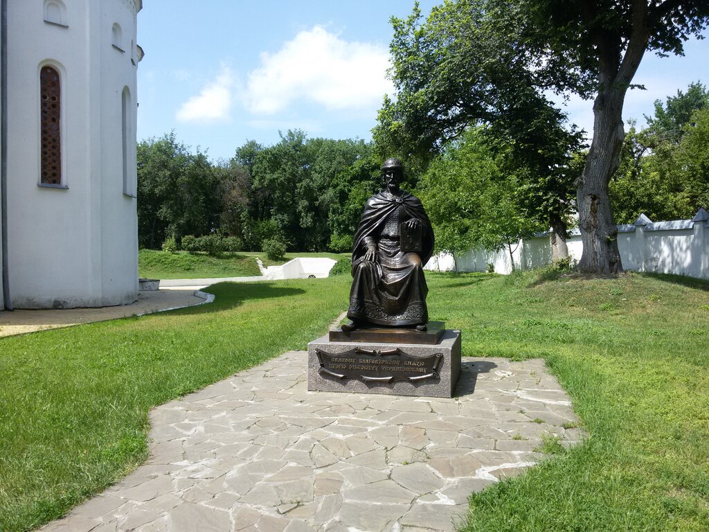 Anıt, heykel Князь Игорь Ольгович, Chernigov, foto