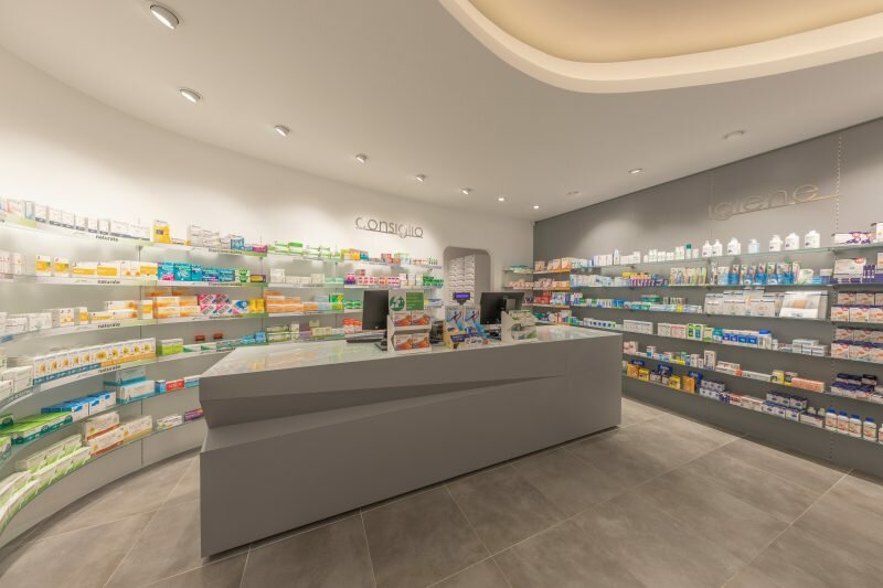 Alternatif tıp merkezleri Farmacia Molgora, Lombardiya, foto
