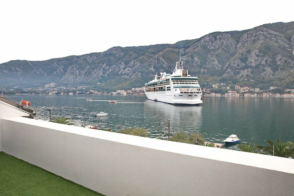 Otel Apartments Windrose, Kotor, foto