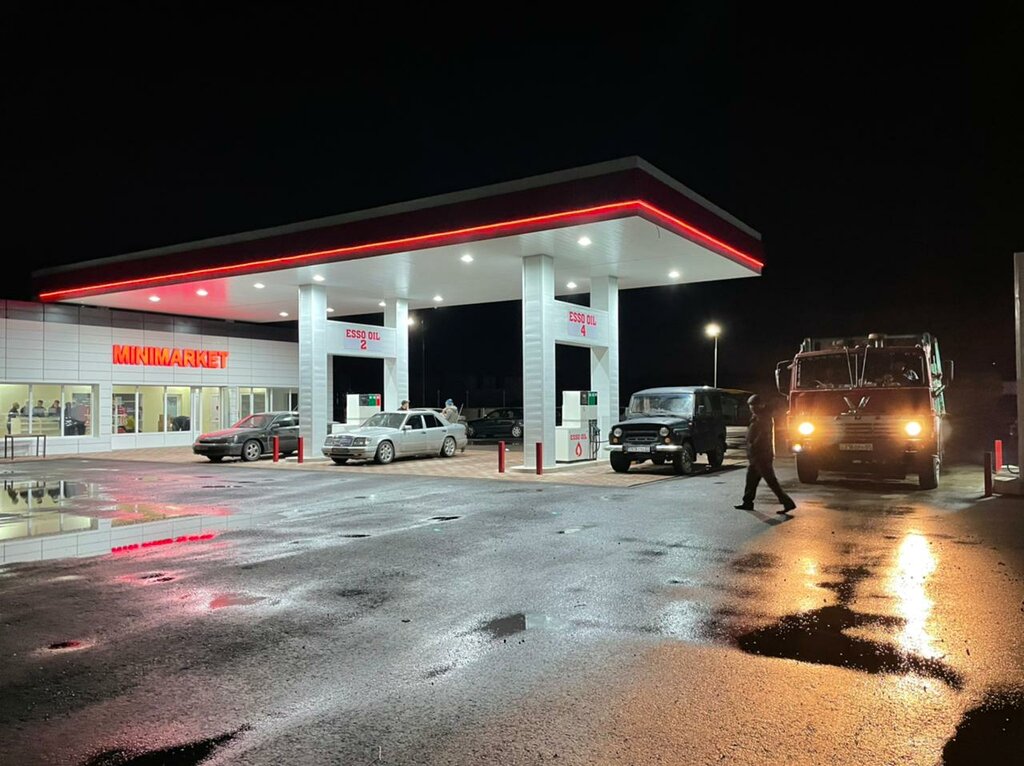 Benzin istasyonu Esso Oil, Almatı eyaleti, foto