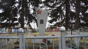 Воинам-землякам, павшим в Великой Отечественной войне (Kolkhoznaya ulitsa No:29, selo Yudino), anıt, heykel  Krasnoyarski krayından