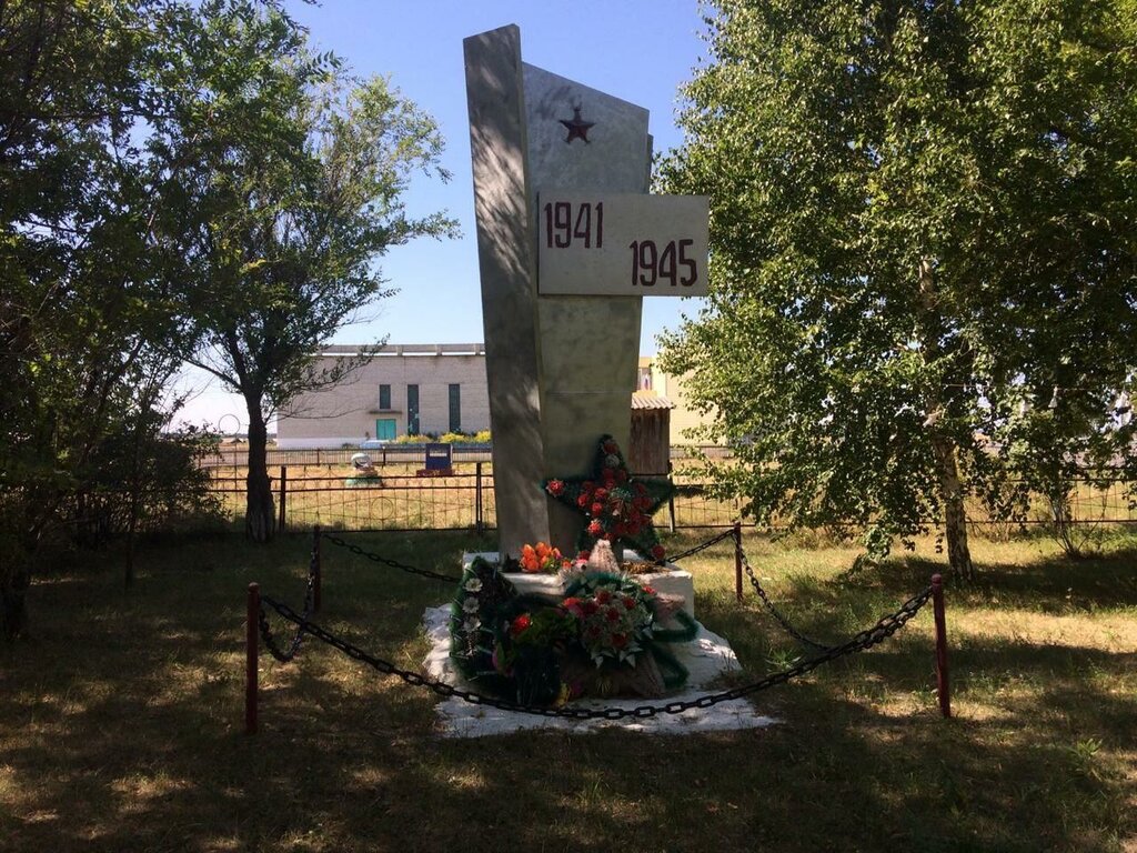 Anıt, heykel Обелиск землякам, погибшим в годы Великой Отечественной войны, Kurganskaya oblastı, foto