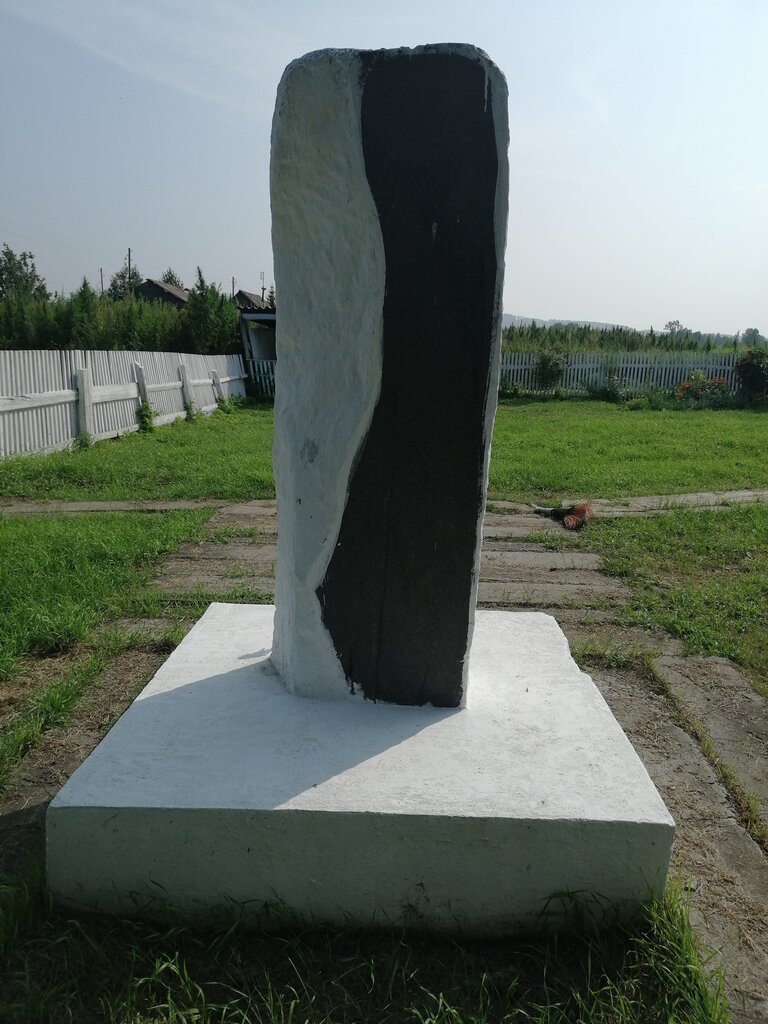Anıt levhası, anıt taş Герою Советского Союза В.К. Ушакову, Krasnoyarski krayı, foto