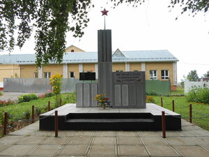 Землякам, павшим в боях за Родину в годы Великой Отечественной войны (Udmurtian Republic, Glazovskiy rayon, derevnya Gulekovo), anıt, heykel  Udmurtiya'dan