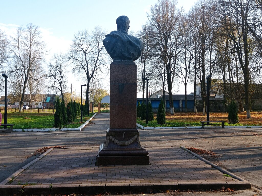 Anıt, heykel А.А. Головачёв, Brianskaya oblastı, foto