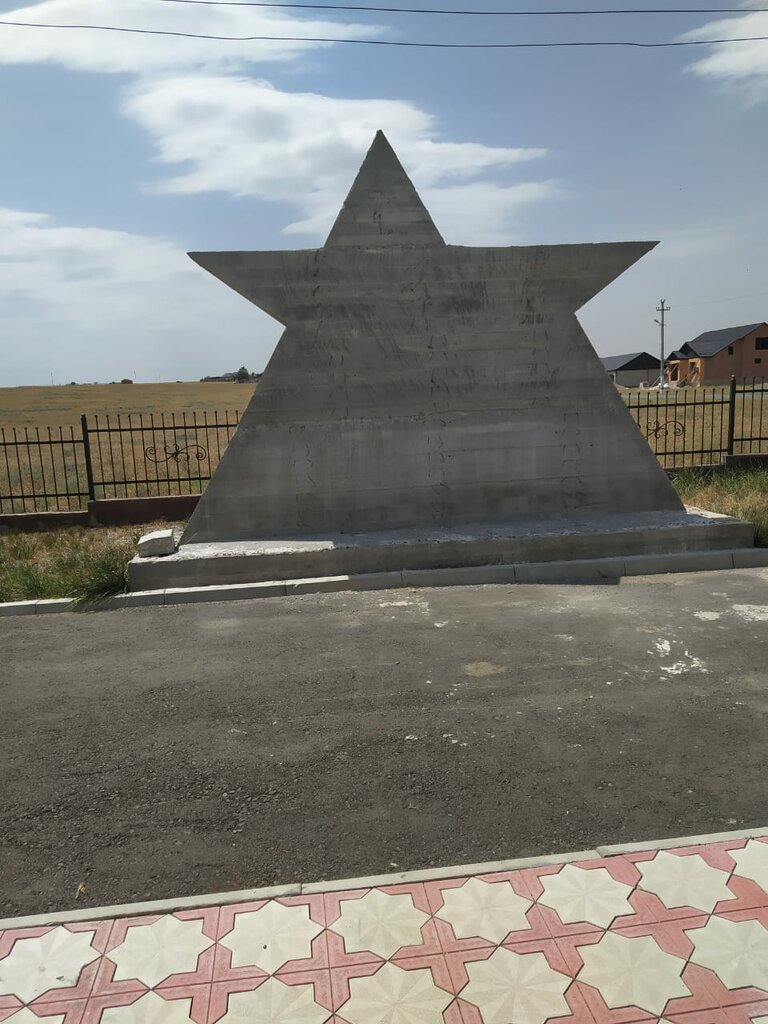 Anıt, heykel Звезда, İnguşetya, foto