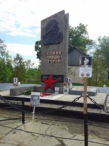 Слава павшим героям (Autonomous Republic of Crimea, Krasnogvardeyskiy rayon, selo Kolodeznoye, ulitsa Lenina), anıt, heykel  Kırım Cumhuriyeti'nden