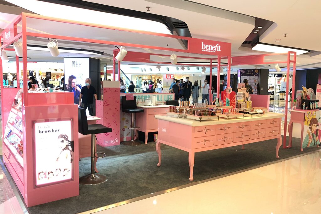 Güzellik salonu Benefit Cosmetics Boutique & BrowBar lounge, Hong Kong, foto