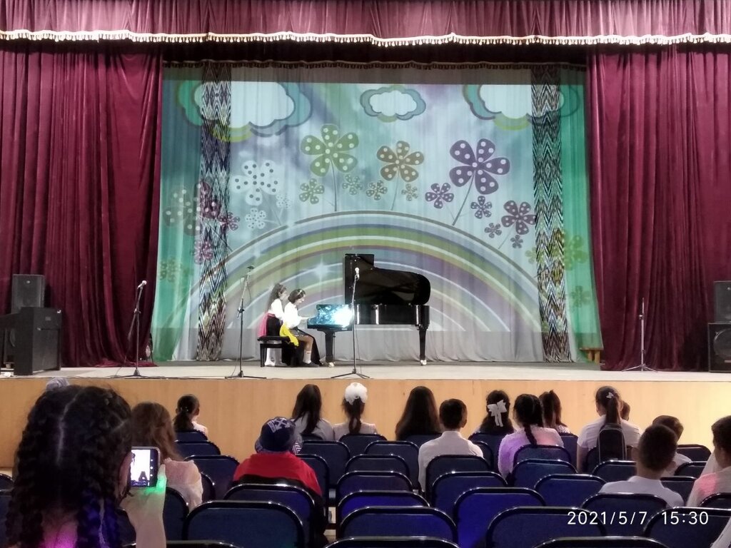 Müzik okulları ve konservatuarlar Music and Arts School No. 1, Fergana, foto