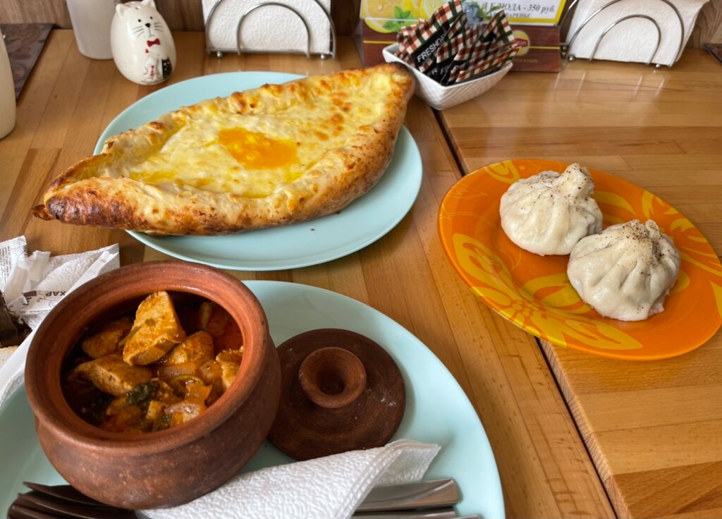 Kafe Georgian Dvorik, Saint‑Petersburg, foto