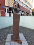 To Medical Workers who Sacrificed Their Lives to Fight COVID-19 Pandemic in Ukraine (Solomianska Street No:17), anıt, heykel  Kiev'den