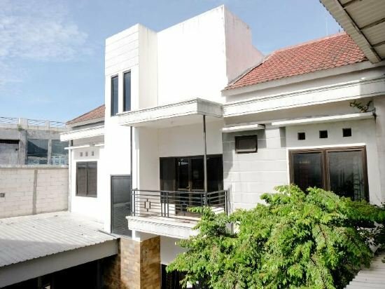 Otel Oyo Life 2744 Guest House Qudsi, Malang, foto