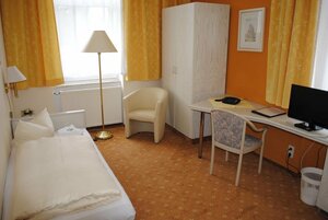 Hotel Sachsischer Hof Hotel Garni (Gartenstraße No:21, Pirna), otel  Pirna'dan