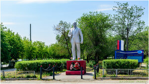 В.И. Ленин (Chelyabinsk Region, Kartalinskiy okrug, Kartalinskoye gorodskoye poseleniye), anıt, heykel  Kartaly'den