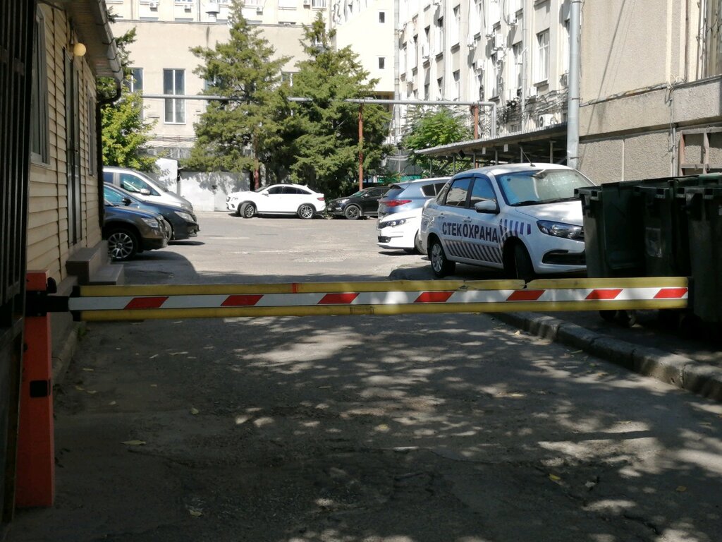 Otoparklar Парковка офисного центра, Krasnodar, foto