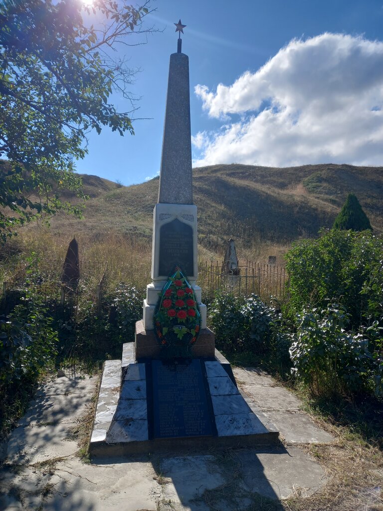 Anıt, heykel Братская могила экипажа тральщика Т-402 Минреп № 760, Feodosya (Kefe), foto