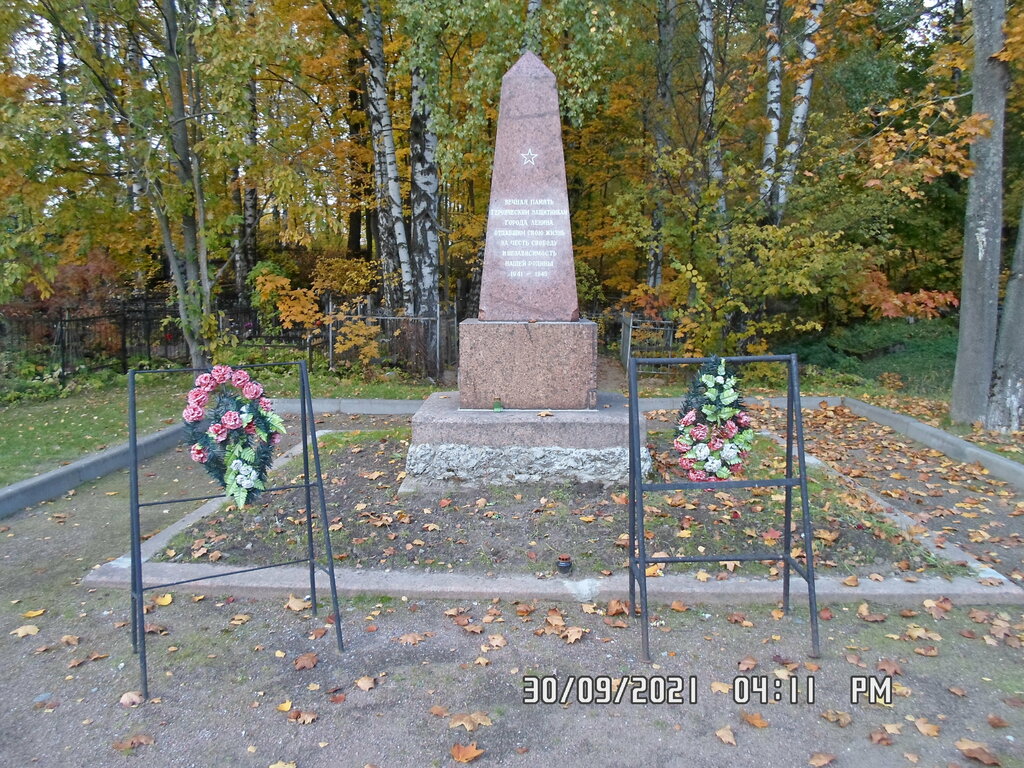 Anıt, heykel Обелиск братской могилы советских воинов и ленинградцев, Saint‑Petersburg, foto