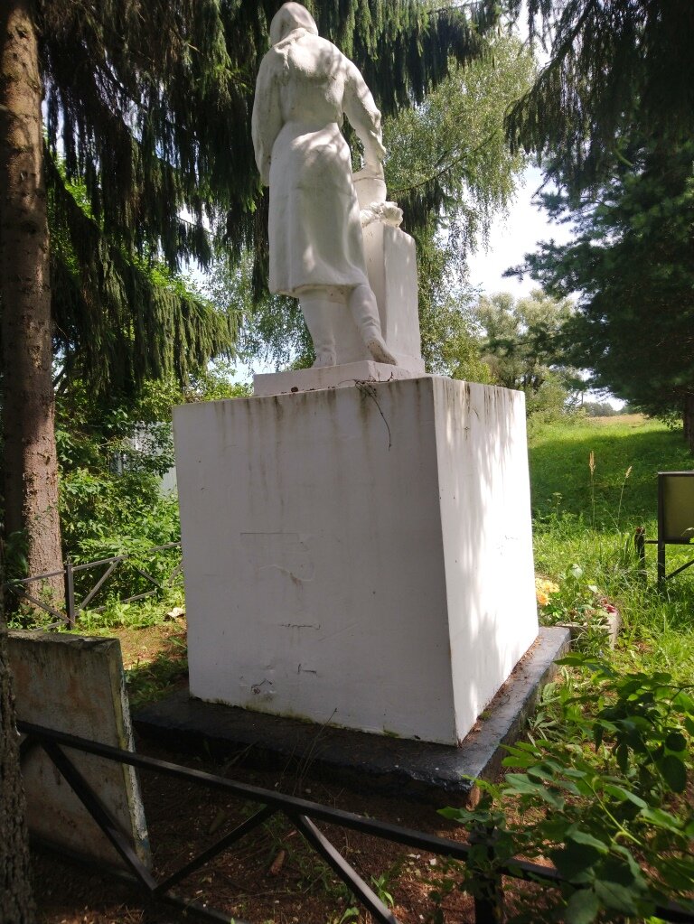 Anıt, heykel Памятник Воинам Советской Армии, Kalujskaya oblastı, foto