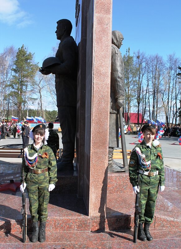 Anıt, heykel Воинам Великой Отечественной войны 1941-1945 гг. и труженикам тыла, Tümen (Tiumenskaya) oblastı, foto