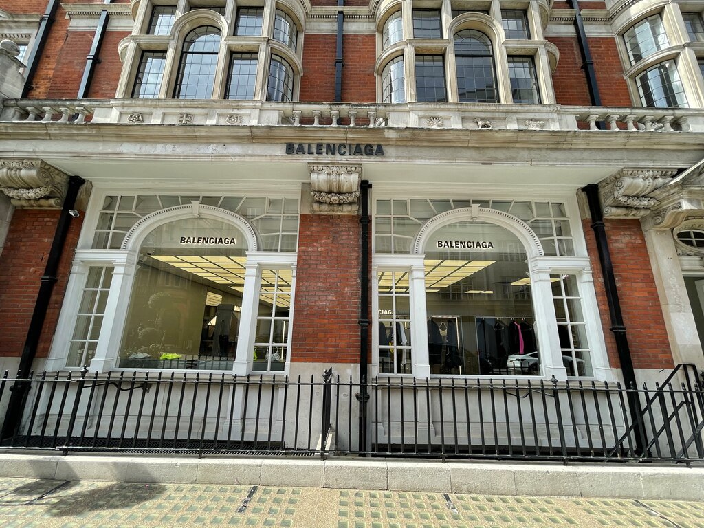 Giyim mağazası Balenciaga, Londra, foto