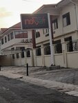 Nova wellness center (Asafoatse Akpah Street No:11), fen lisesi, sosyal bilimler lisesi  Akra'dan