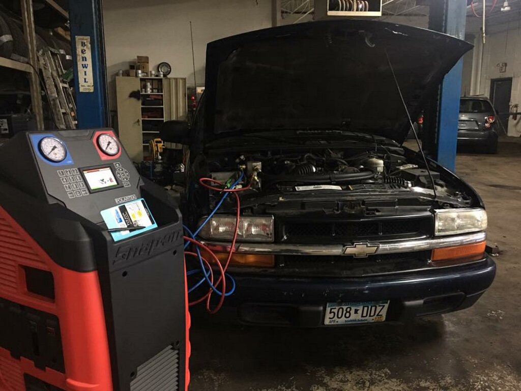 Otomobil servisi Garcia's Automotive, Minnesota Eyaleti, foto