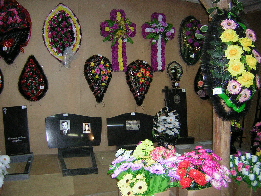 Heykel ve mezarlık taşı üreticileri The ritual, Tverskaya oblastı, foto