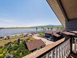 Stone Creek (Naberezhnaya ulitsa No:15к1, selo Starobelokurikha), otel  Altayski krayından