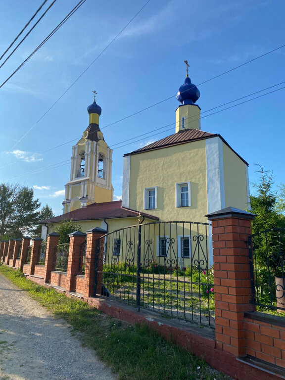 Ortodoks kiliseleri Church of Saint Nicholas the Wonderworker V Chizhovke, Kalujskaya oblastı, foto